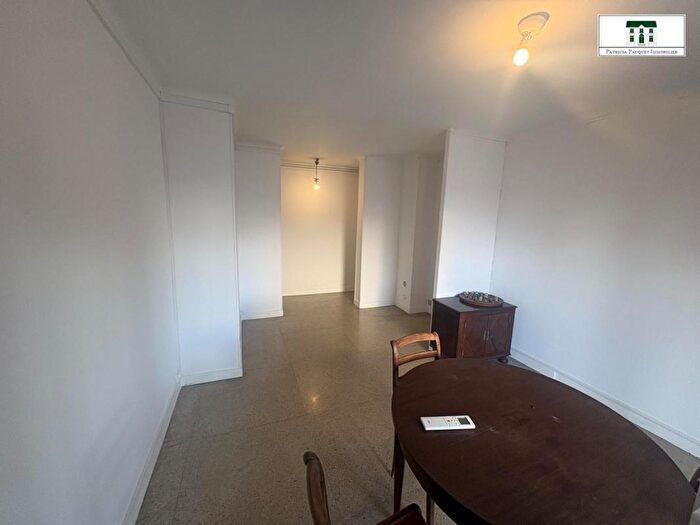 Appartement à louer - Marseille e , Saint-Pierre - 4 pièces - 3 chambres