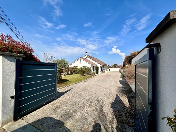 Maison à vendre - Leyrieu - 5 pièces - 3 chambres