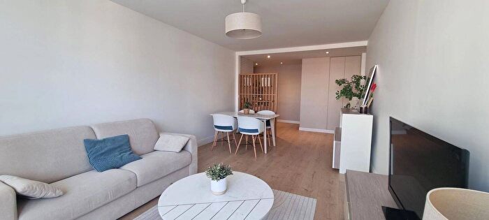 Appartement à louer - Didot-Porte de Vanves, Paris ème arrondissement - 4 pièces - 3 chambres