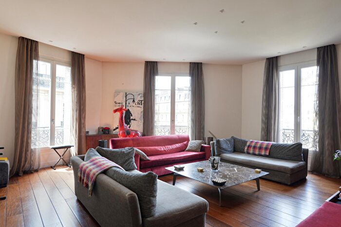 Appartement à vendre - Paris e  - 5 pièces - 3 chambres