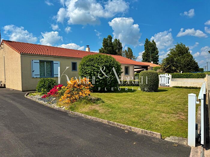 Maison 6 pièces à vendre à Saint-Martin-de-Fraigneau