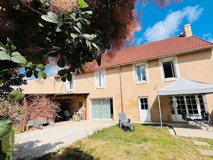 Maison 8 pièces à Bonneuil-Matours, à vendre