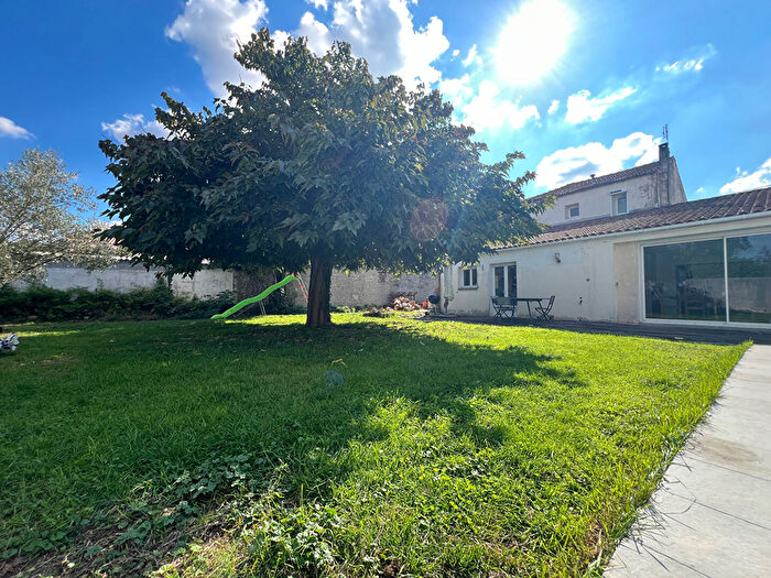 Maison à vendre - Saint-Médard-dAunis - 5 pièces - 4 chambres