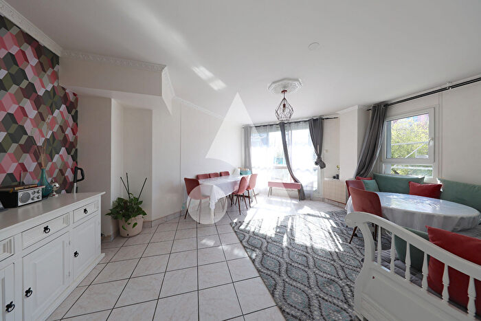 Appartement à vendre - Évry, Les Pyramides - 5 pièces - 4 chambres