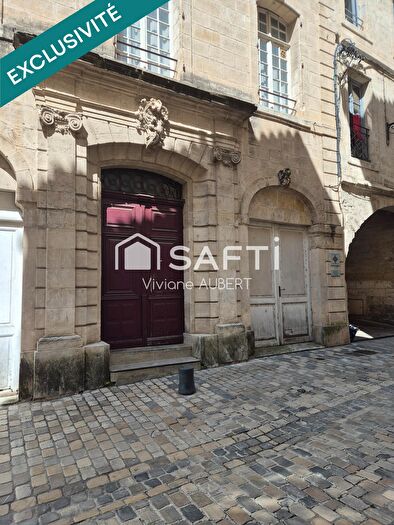 Appartement 8 pièces à Beaucaire, Centre-ville, à vendre