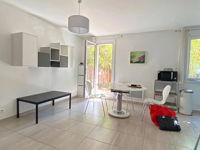 Appartement à louer - Aix-en-Provence, Val Saint-André - 1 pièce