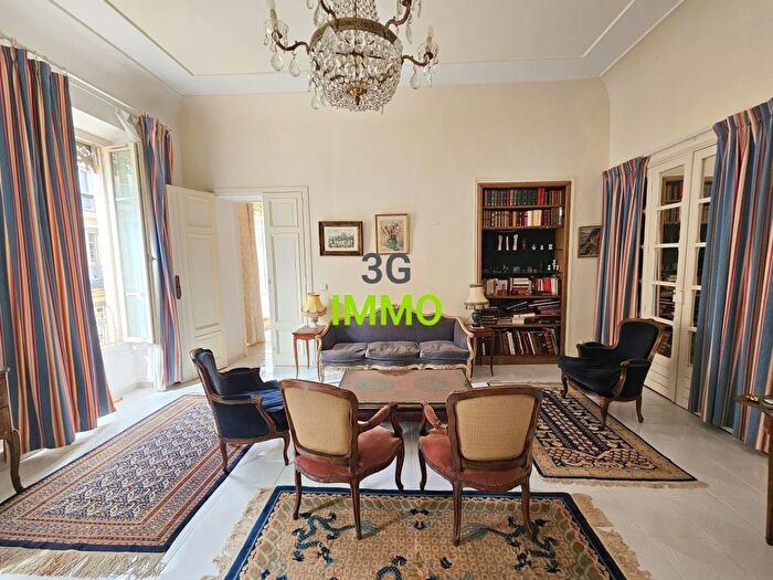 Appartement à vendre - Nîmes, Ecusson, Arènes - 5 pièces - 3 chambres