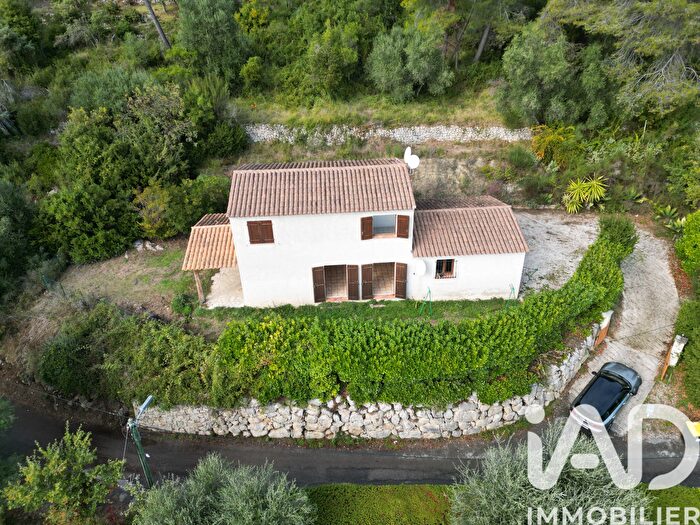 Maison à louer - Carros - 5 pièces - 3 chambres