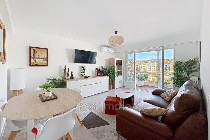 Appartement à vendre - Cagnes-sur-Mer, La Gare, Les Plans, Hippodrome - 3 pièces - 2 chambres