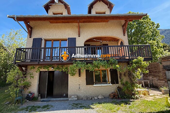 Eygliers : Maison 5 pièces à vendre