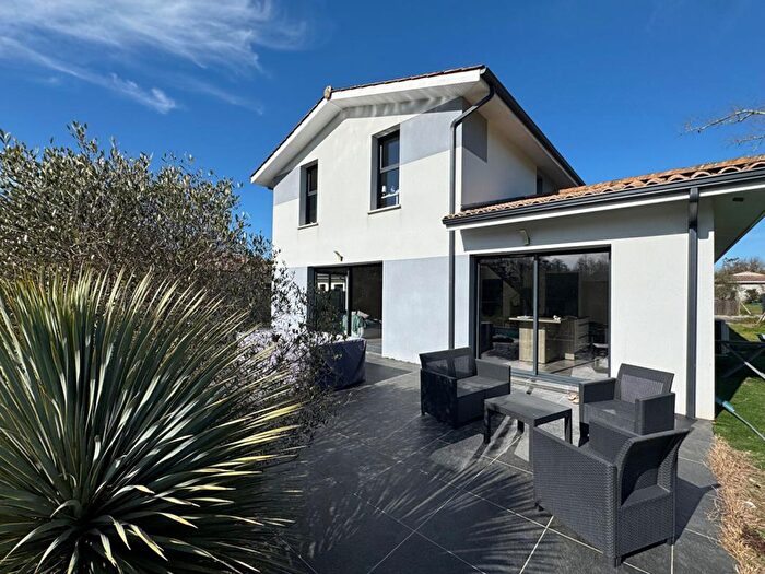 Maison à vendre - Salles - 8 pièces - 6 chambres