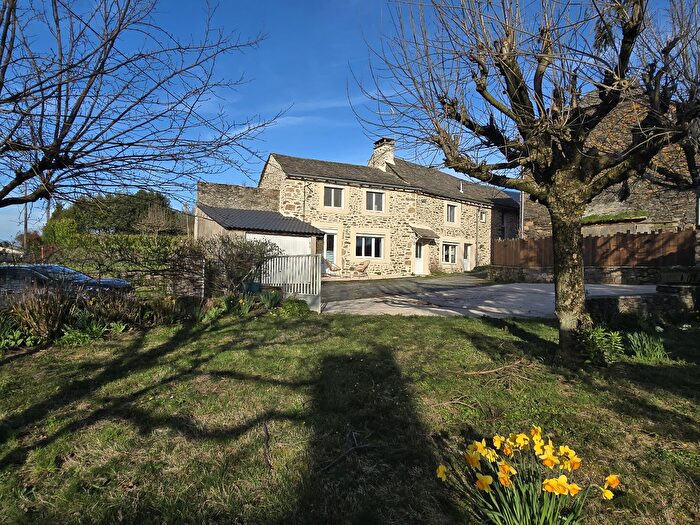 Maison à vendre - Salmiech - 5 pièces - 3 chambres