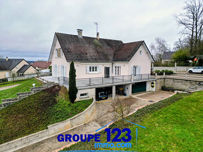 Maison à vendre - Saint-Georges-sur-Baulche - 7 pièces - 5 chambres
