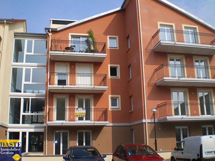 Appartement 1 pièce à Pontault-Combault, Centre commercial, à louer