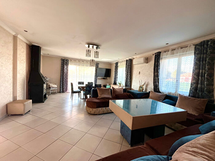 Maison à vendre - Saint-Gilles, Croix dArquier - 5 pièces - 4 chambres