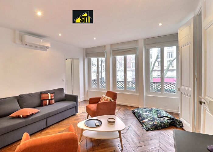 Appartement à louer - Paris e , Montparnasse, Raspail - 4 pièces - 2 chambres