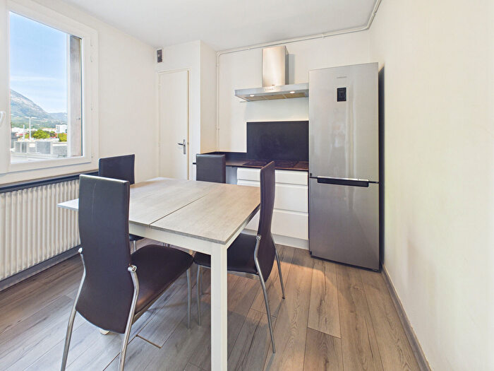 Appartement à louer - Fontaine, La Poya, Plan, Vouillants - 1 pièce