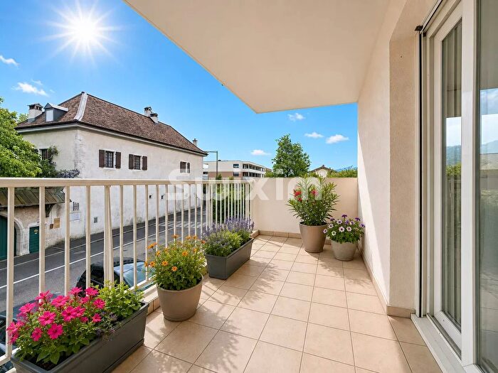 Appartement 3 pièces à Cessy, à vendre