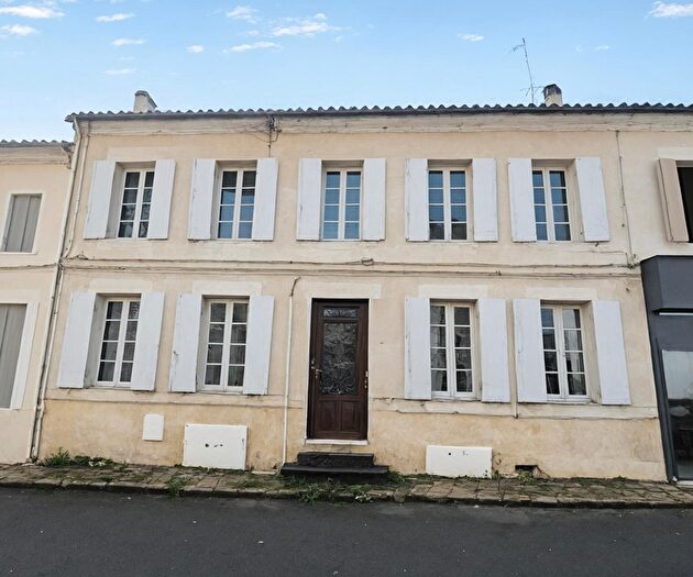 Maison à vendre - Lussac - 7 pièces - 4 chambres