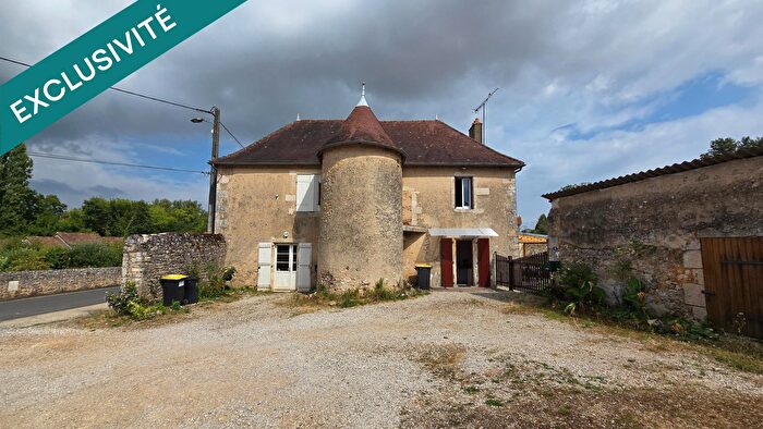 Maison à vendre - Lussac-les-Châteaux - 6 pièces - 4 chambres
