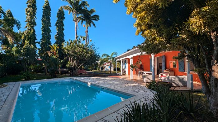 Maison à vendre - Baie-Mahault - 6 pièces - 5 chambres