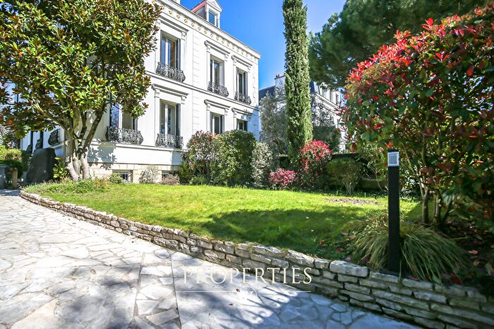 Fontenay-sous-Bois, Proche Bois de Vincennes, Rer A : Maison 7 pièces à vendre