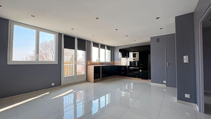 Appartement à vendre - Saint-Cyr-sur-Loire, République, Fosses Boissées, Hôtel de ville - 3 pièces - 2 chambres