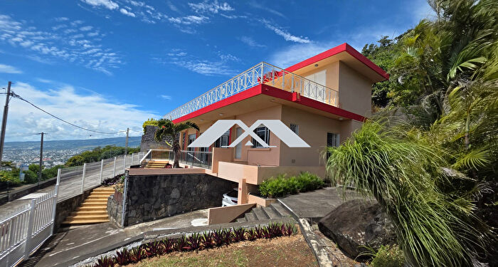 Maison à louer - Saint-Denis, La Montagne ème - 5 pièces - 4 chambres