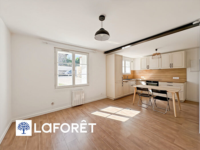 Sainte-Geneviève-des-Bois, Le Perray - Appartement 3 pièces à louer