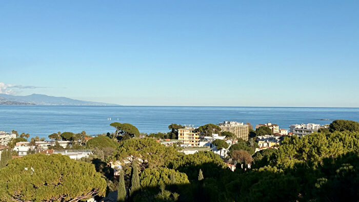 Appartement à vendre - Antibes, Juan-les-Pins, Le Cap - 4 pièces - 2 chambres