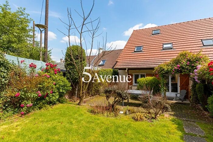 Maison à vendre - Rosny-sous-Bois, Les Changis - 6 pièces - 3 chambres