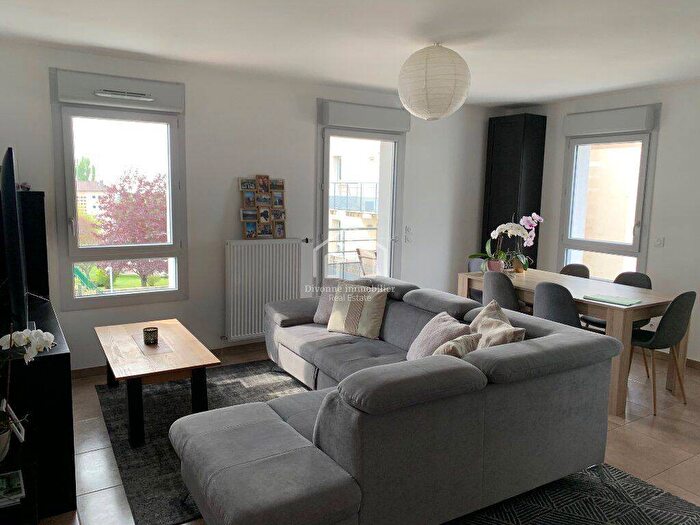 Centre, Gex : Appartement 4 pièces à louer
