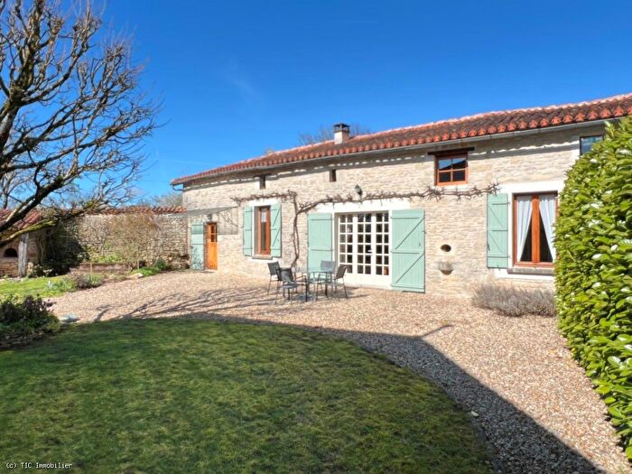 Maison à vendre - Verteuil-sur-Charente - 4 pièces - 3 chambres