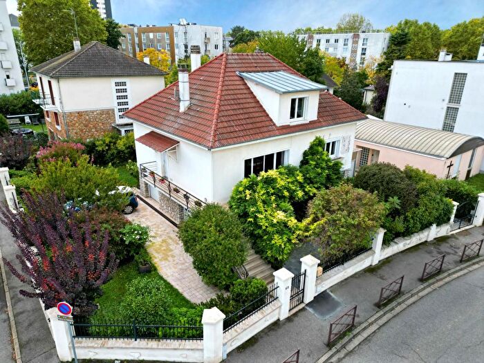 Maison à vendre - Poissy, Beauregard - 8 pièces - 6 chambres