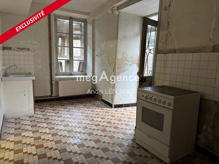 Montreuil-Poulay : Maison 3 pièces à vendre