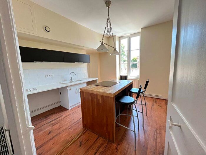 Appartement à louer - Villieu-Loyes-Mollon - 4 pièces - 3 chambres