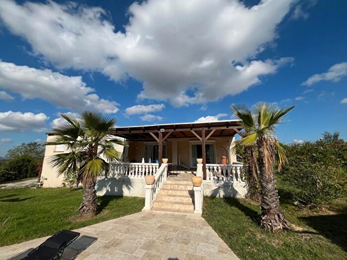 Maison à vendre - Mas-Saintes-Puelles - 8 pièces - 6 chambres