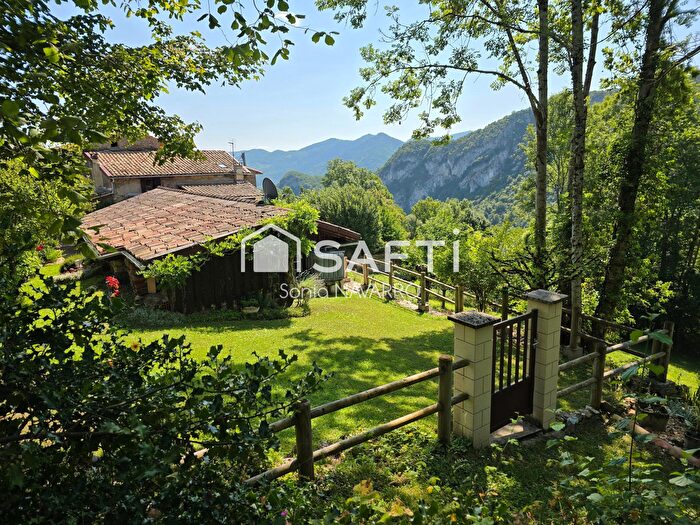 Bénaix - Maison 8 pièces à vendre