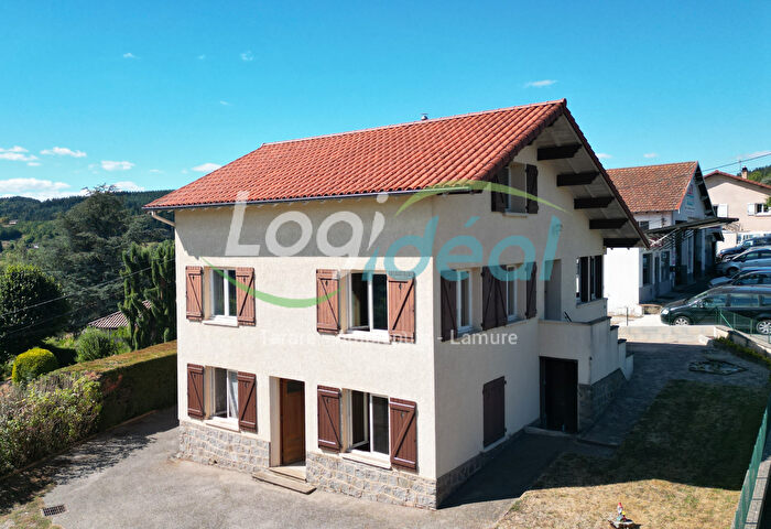 Poule-les-Écharmeaux : Maison 8 pièces à vendre
