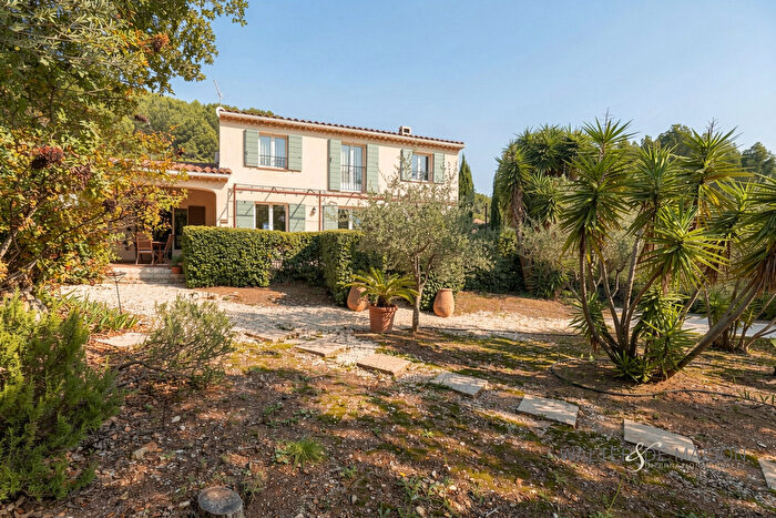 Maison à vendre - Le Revest-les-Eaux - 7 pièces - 5 chambres