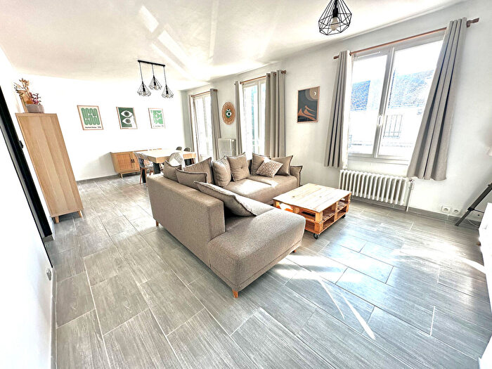 Maison à vendre - Neuillé-Pont-Pierre - 6 pièces - 4 chambres