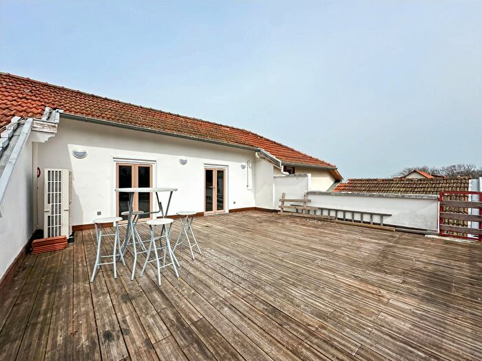 Appartement à vendre - Châtel-Guyon - 5 pièces - 3 chambres