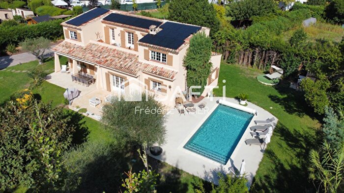 Maison à vendre - La Roquette-sur-Siagne - 8 pièces - 5 chambres