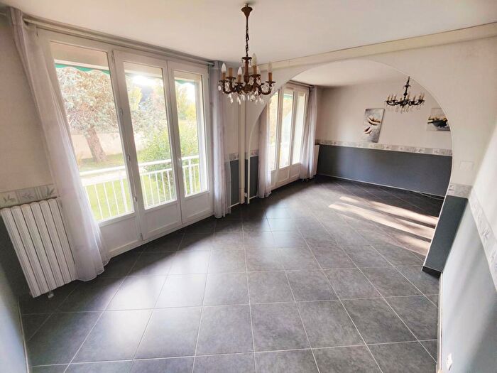 Appartement à vendre - Saint-Martin-dHères, Teyssere - 4 pièces - 2 chambres