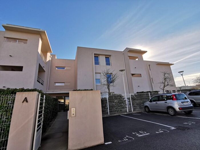 Appartement à louer - Villeneuve-lès-Avignon, Le Grès, Perrières - 2 pièces - 1 chambre