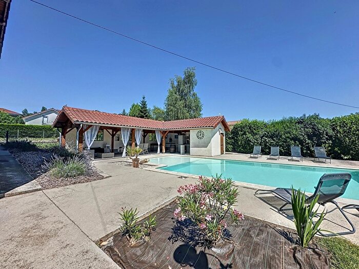Maison 10 pièces à Montcarra, à vendre