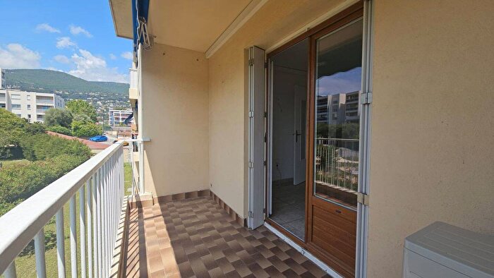 Saint Claude Canton Sud, Grasse : Appartement 3 pièces à louer