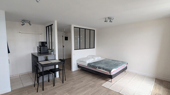 Appartement à louer - Versailles, Saint-Louis - 1 pièce