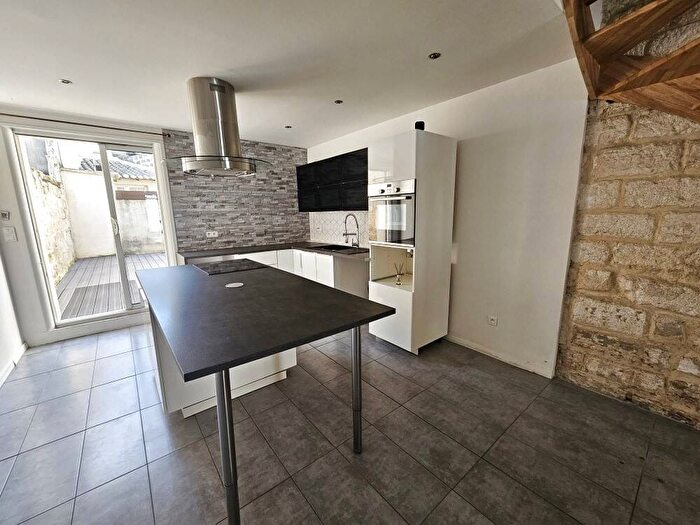 Maison à louer - Aigues-Mortes - 3 pièces - 2 chambres