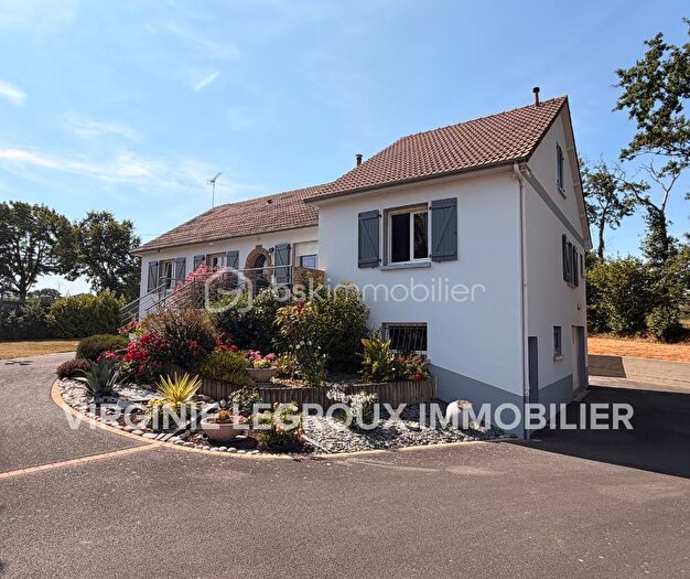 Maison 7 pièces à Saint-Pierre-la-Cour, à vendre